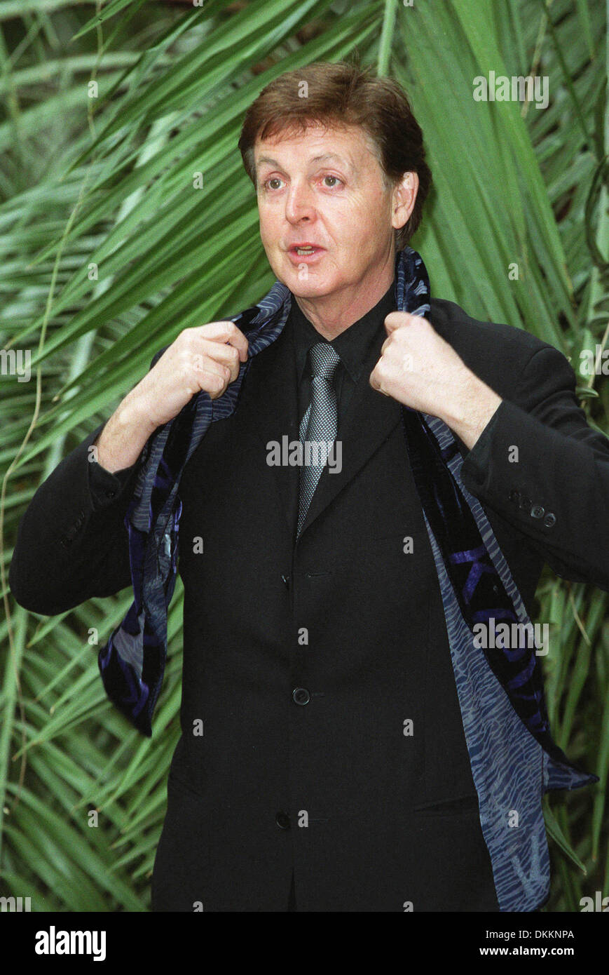Paul mccartney singer hi-res stock photography and images - Alamy