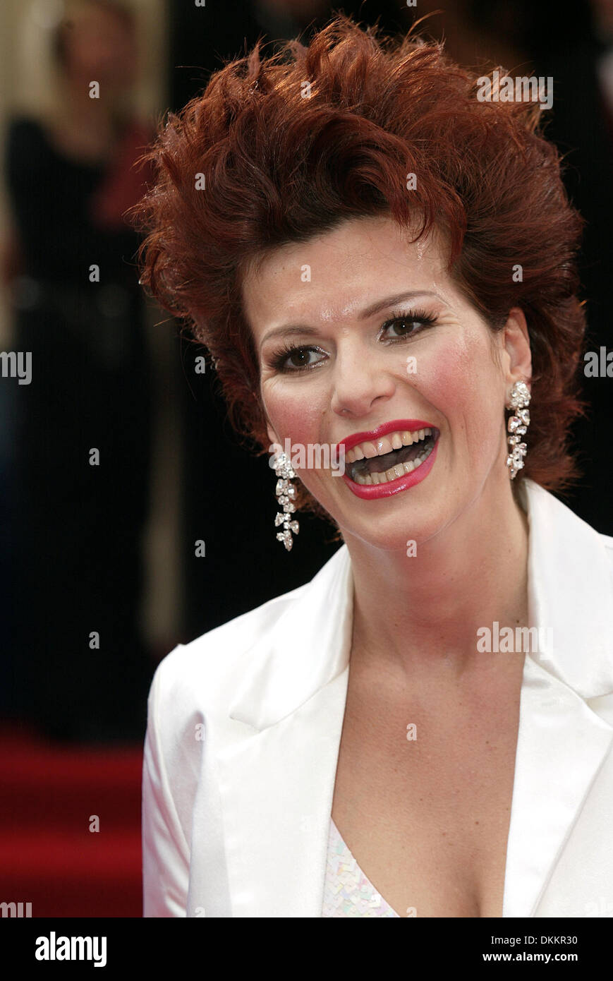 CLEO ROCOS.COMEDIAN.DON, .THEATRE ROYAL, DRURY LANE, LON.20/04/2002 ...
