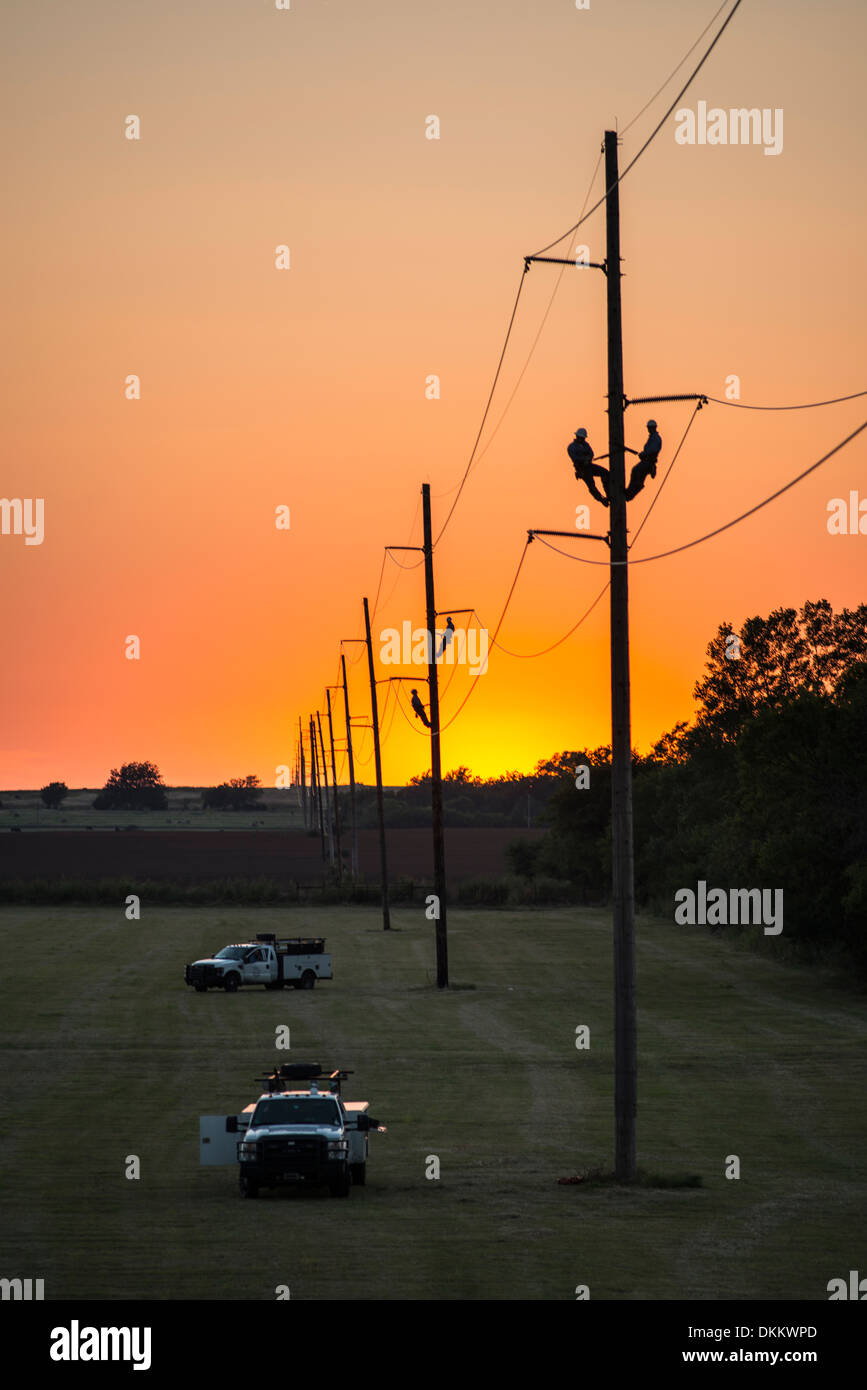 Western Farmer's Electric linemen work to repair a high voltage ...