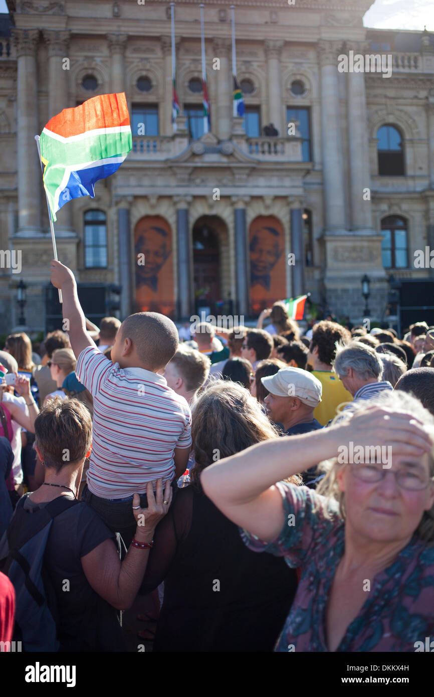 Cape Town, South Africa . 06th Dec, 2013. South Africans gathered at ...