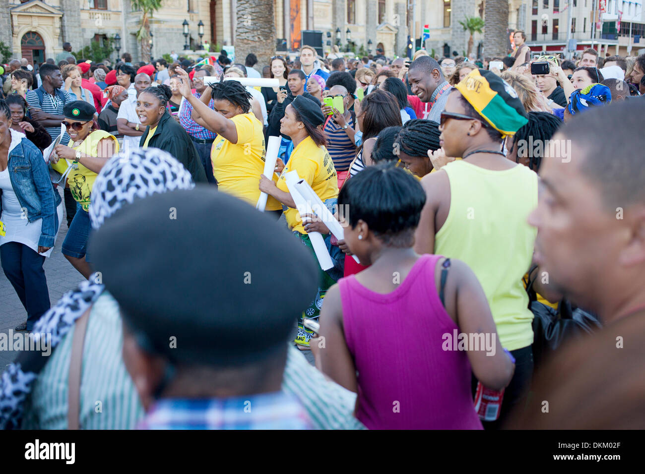 Cape Town, South Africa . 06th Dec, 2013. South Africans gathered at ...