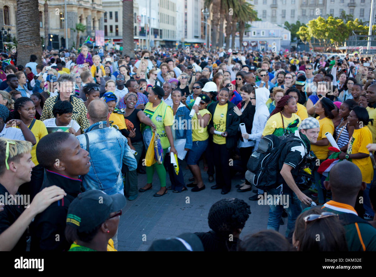 Cape Town, South Africa . 06th Dec, 2013. South Africans gathered at ...