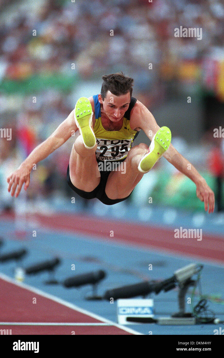 GREGOR CANKAR.LONG JUMP.28/08/1999.G76F8 Stock Photo - Alamy