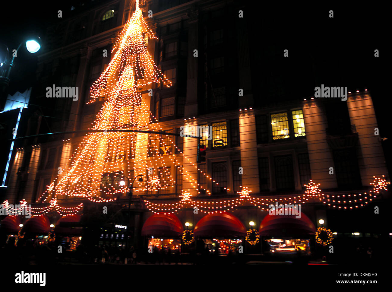 Dec. 14, 2000 - K20665AR.2000 CHRISTMAS NEW YORK CITY .12/14/2000 ...