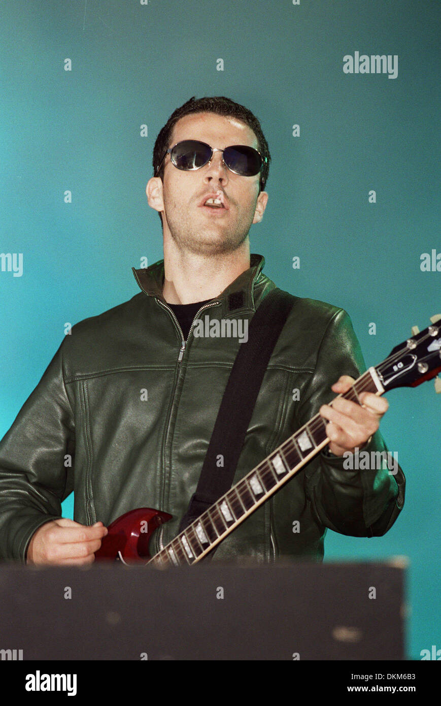 KELLY JONES.SINGER ''STEREOPHONICS''.KINROSS, SCOTLAND.07/07/2001 ...