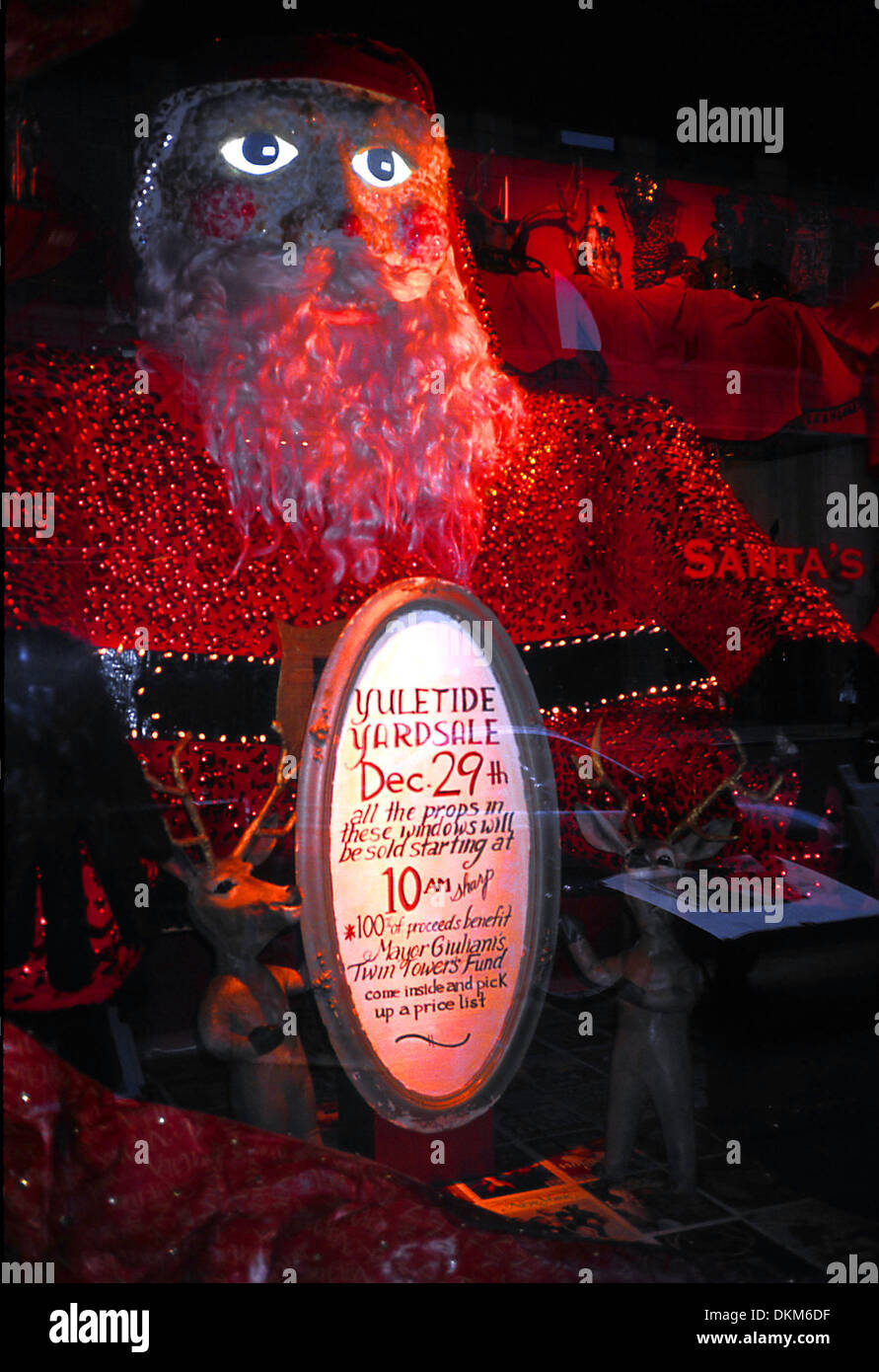 Nov. 20, 2001 - K23442RHART.SANTA CLAUSE AT BARNEY'S CHRISTMAS WINDOW ...