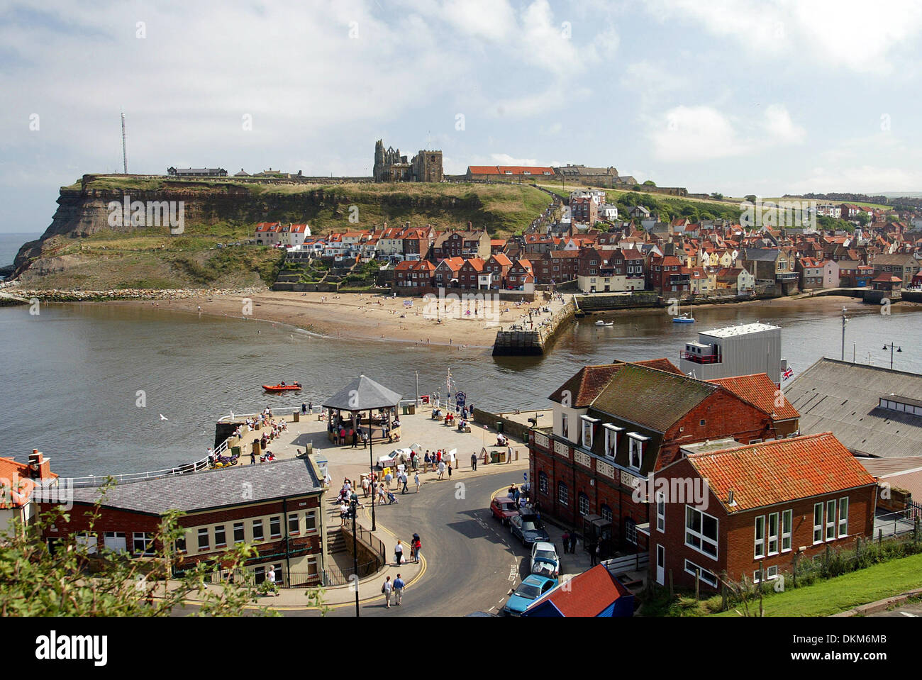 VIEW OVER WHITBY BAY AND ABBEY.WHITBY,,.16/08/2002.DI150 Stock Photo ...
