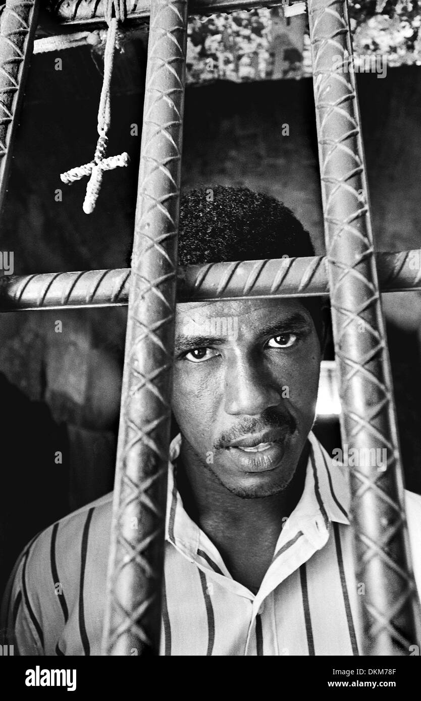 Nov. 01, 2001 - Kingston, Jamaica - Prisoners languishing in Jamaica's ...