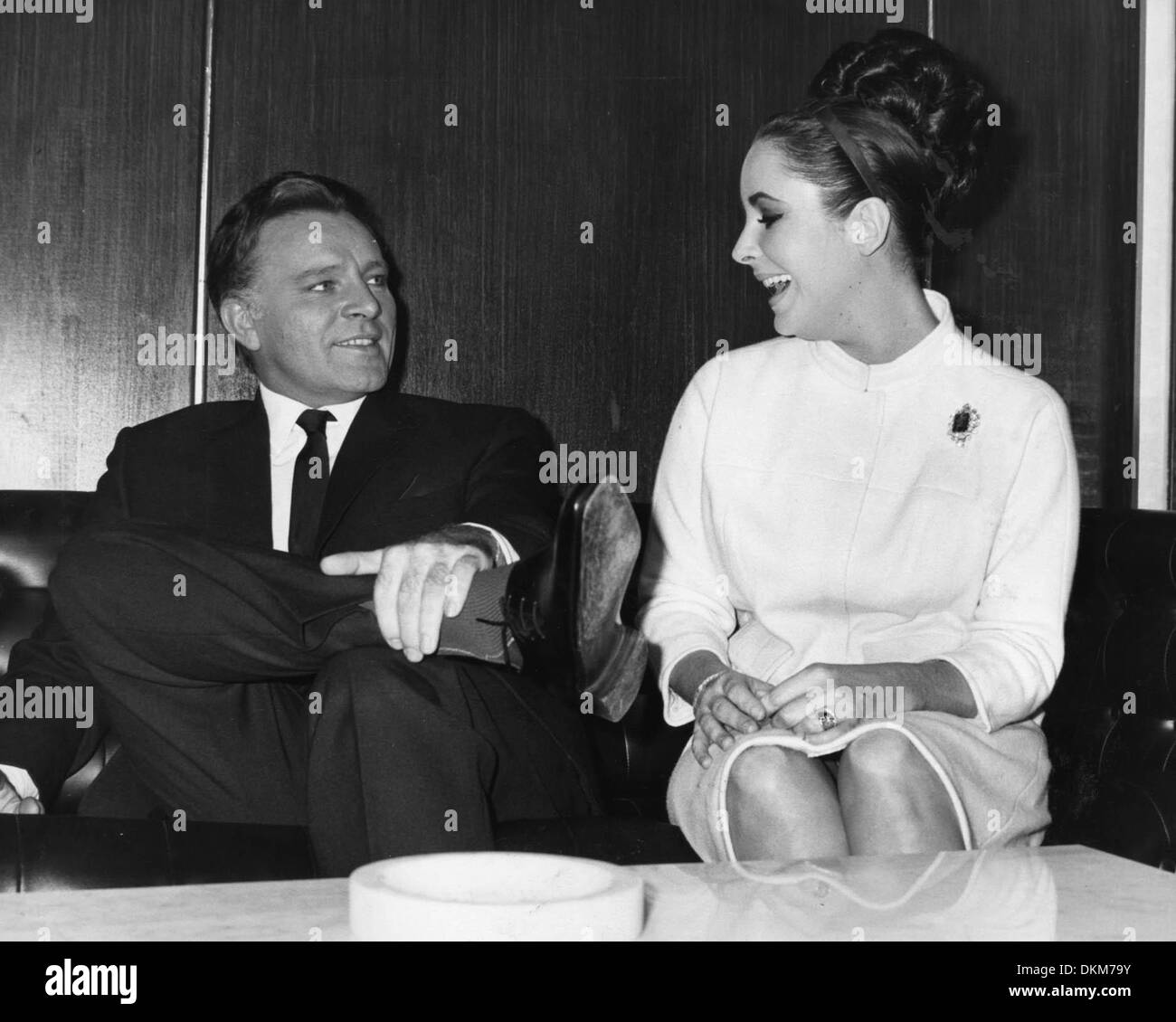 Golden globe award winning Black and White Stock Photos & Images - Alamy