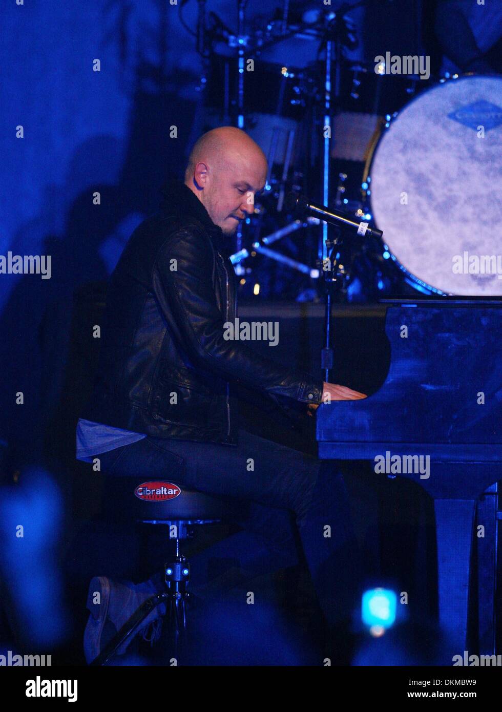 Las Vegas, Nevada, USA. 6th Dec, 2013. Musician Isaac Slade performs ...