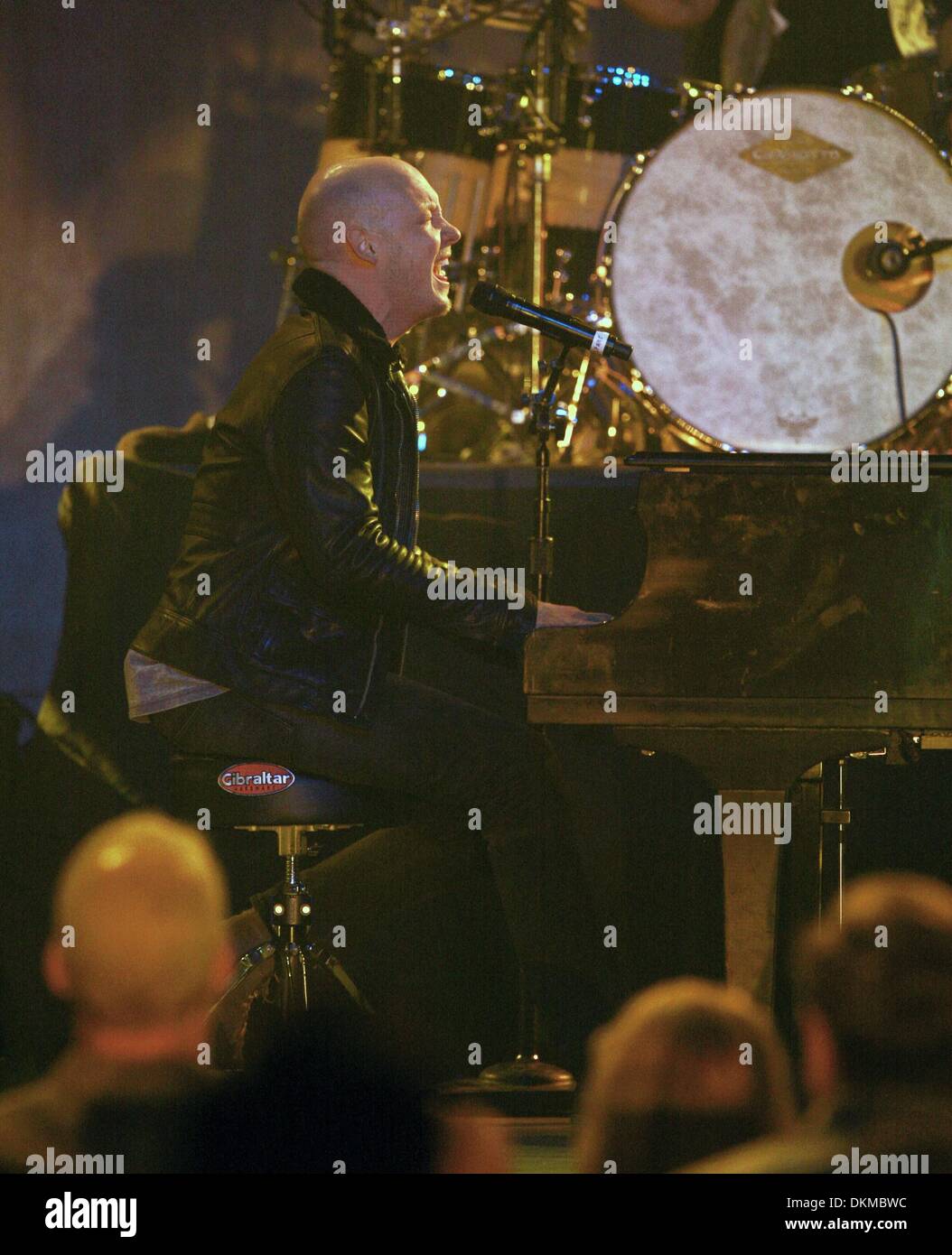Las Vegas, Nevada, USA. 6th Dec, 2013. Musician Isaac Slade performs ...