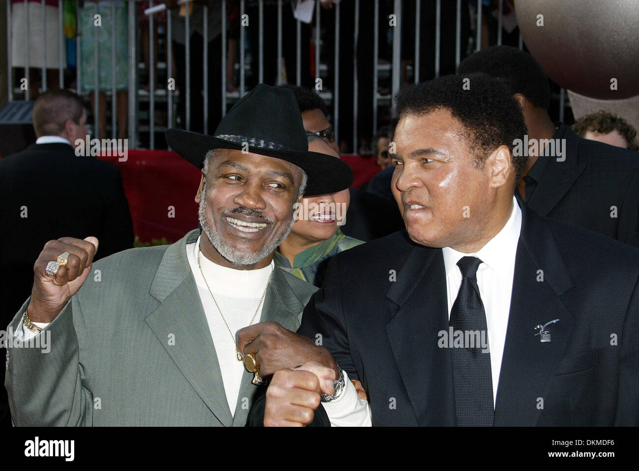Boxer 'Smokin' Joe Frazier has died after a battle with liver cancer ...