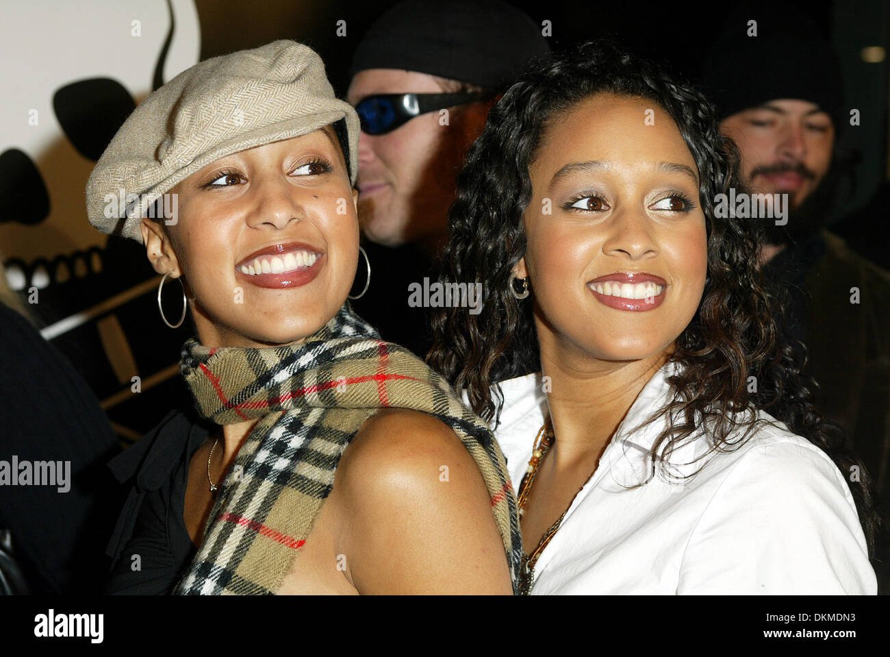 TIA & TAMARA MOWRY.SINGERS & ACTRESS.ANGELES, USA.CINERAMA DOME ...