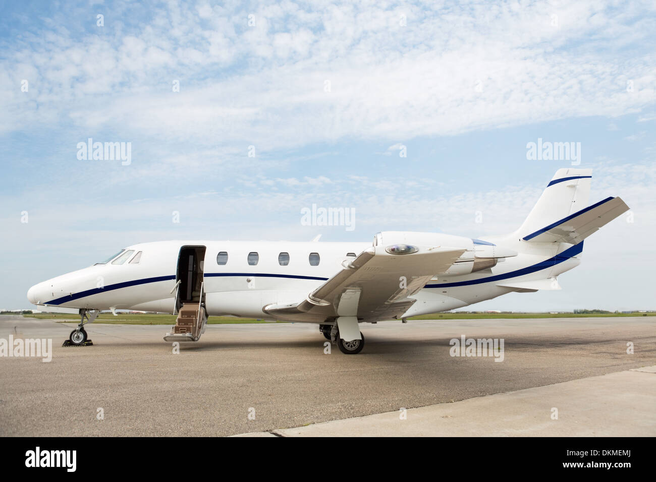 Private jet parked hi-res stock photography and images - Alamy