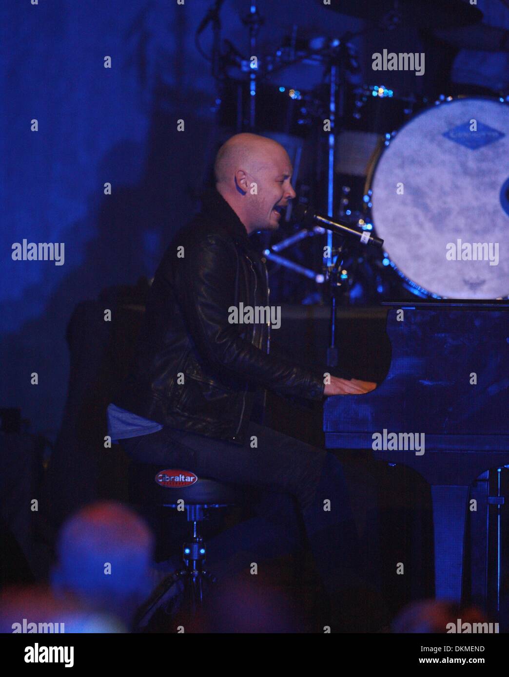 Las Vegas, Nevada, USA. 6th Dec, 2013. Musician Isaac Slade performs ...