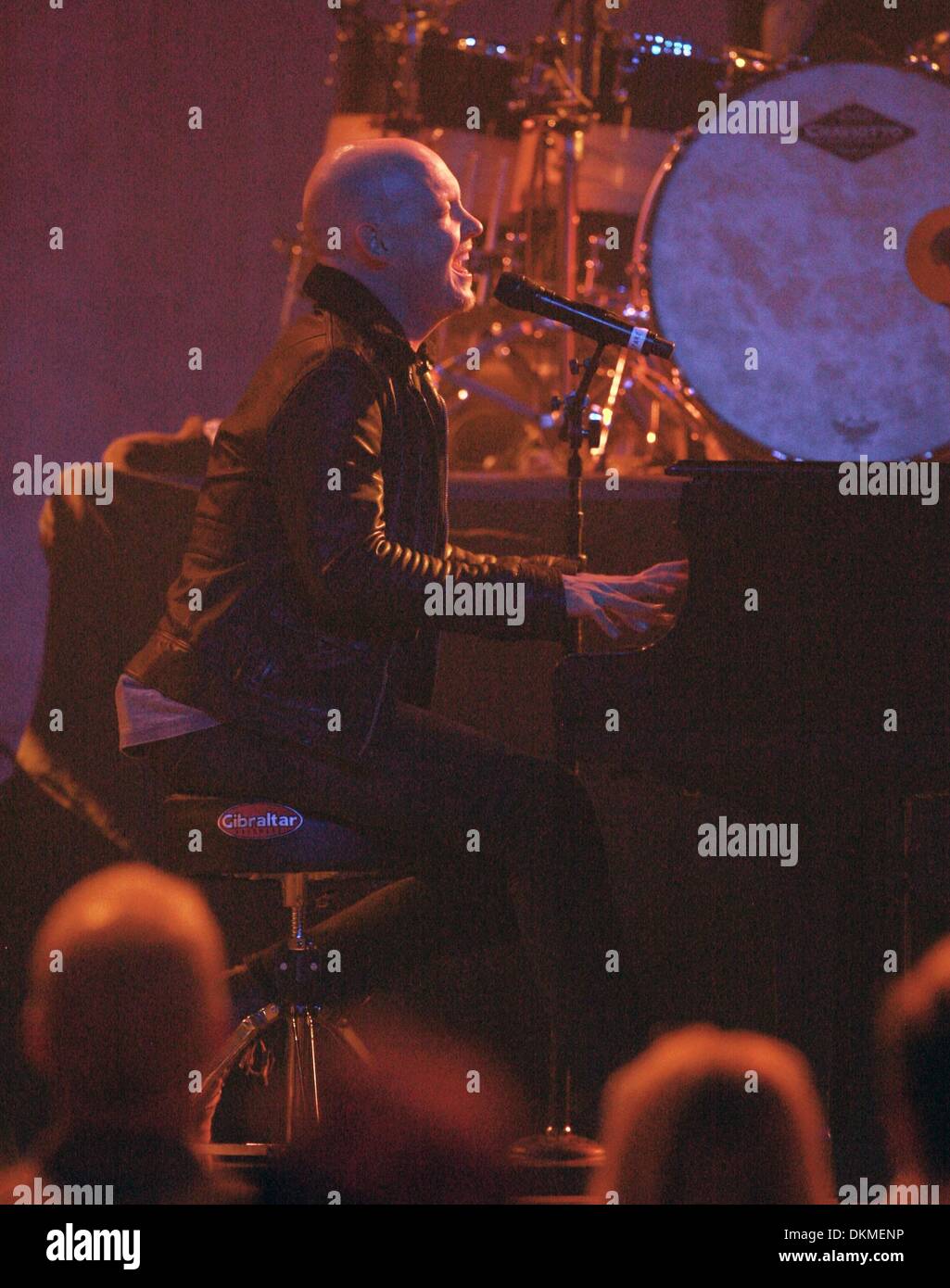 Las Vegas, Nevada, USA. 6th Dec, 2013. Musician Isaac Slade performs ...