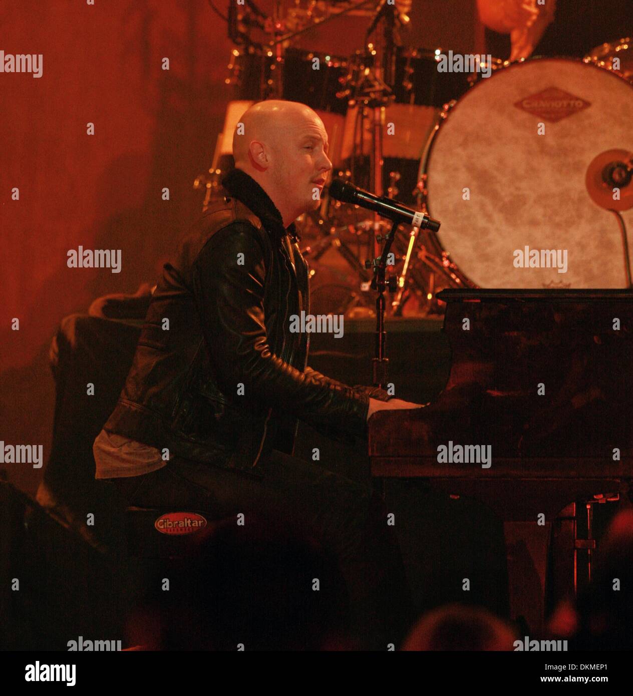 Las Vegas, Nevada, USA. 6th Dec, 2013. Musician Isaac Slade performs ...