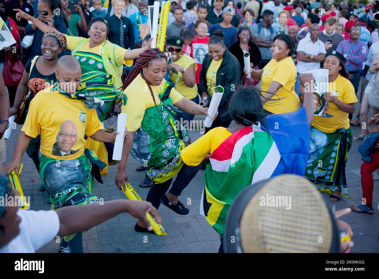 Cape Town, South Africa . 06th Dec, 2013. South Africans gathered at ...