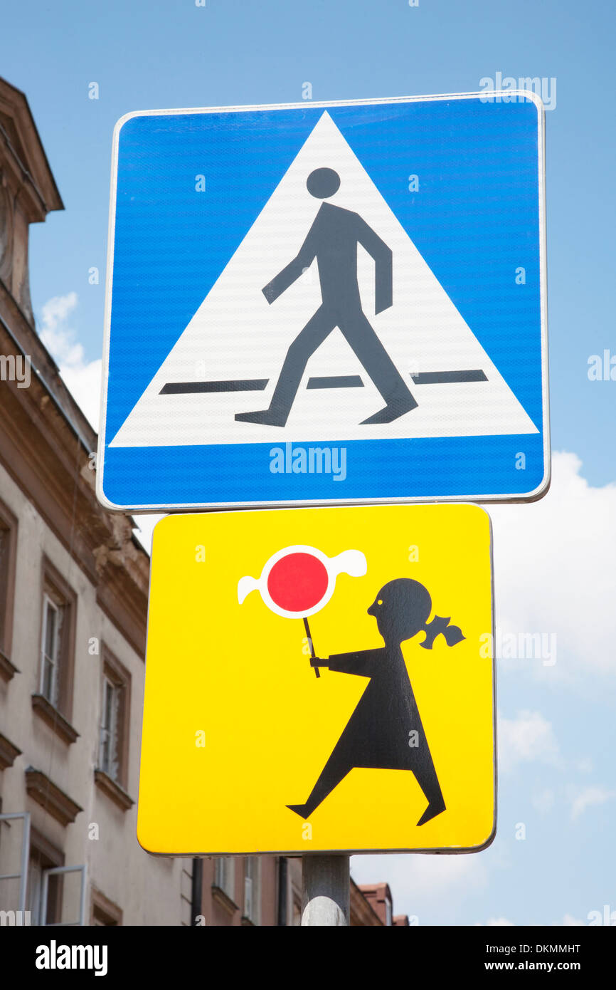 School crossing sign hi-res stock photography and images - Alamy