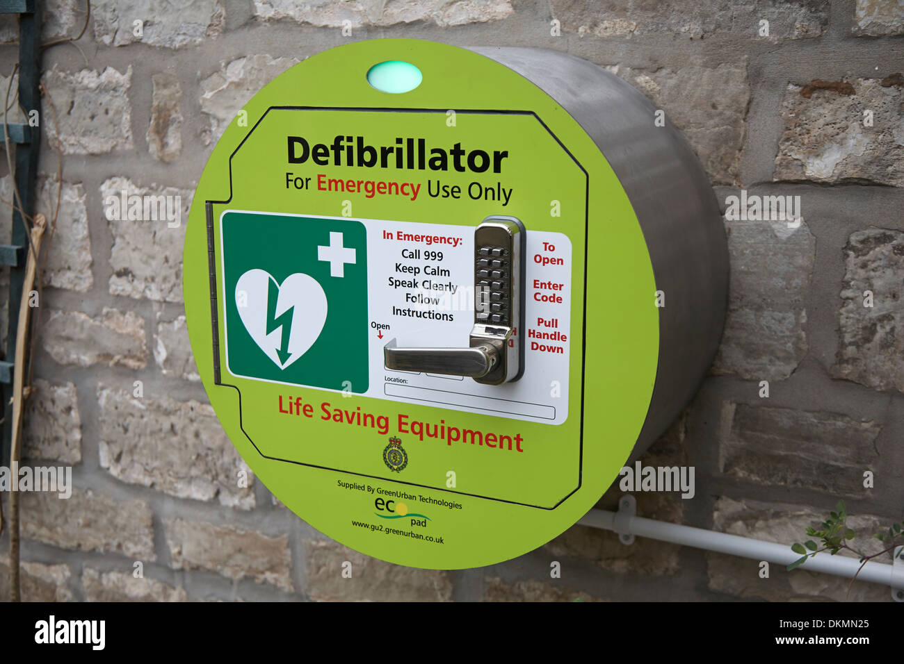 Cardiac arrest defib hi-res stock photography and images - Alamy