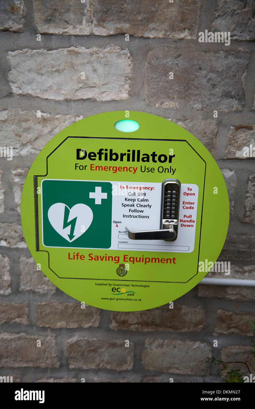 Cardiac arrest defib hi-res stock photography and images - Alamy