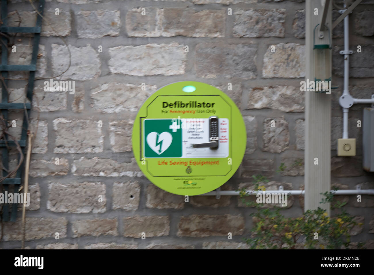 Defib hi-res stock photography and images - Alamy