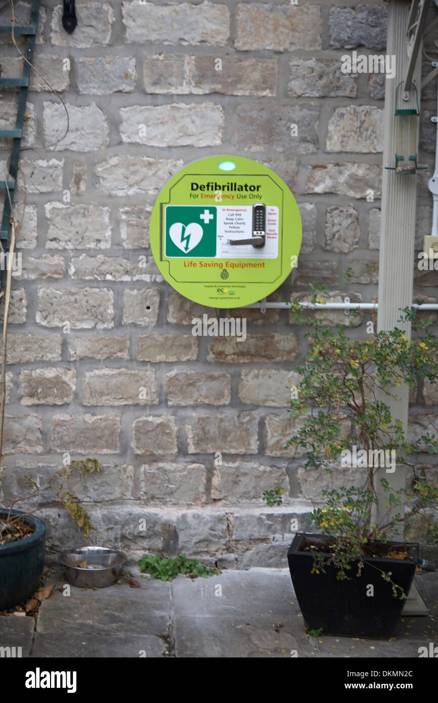 Cardiac arrest defib hi-res stock photography and images - Alamy