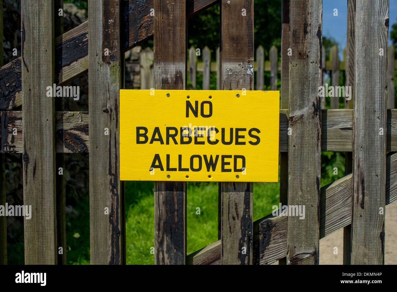 No Barbeque's allowed sign Stock Photo - Alamy