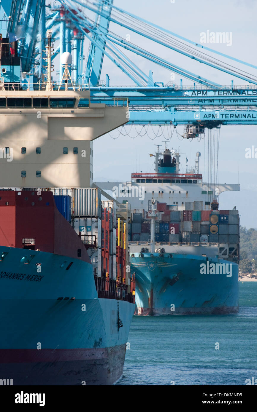 Terminals hi-res stock photography and images - Alamy