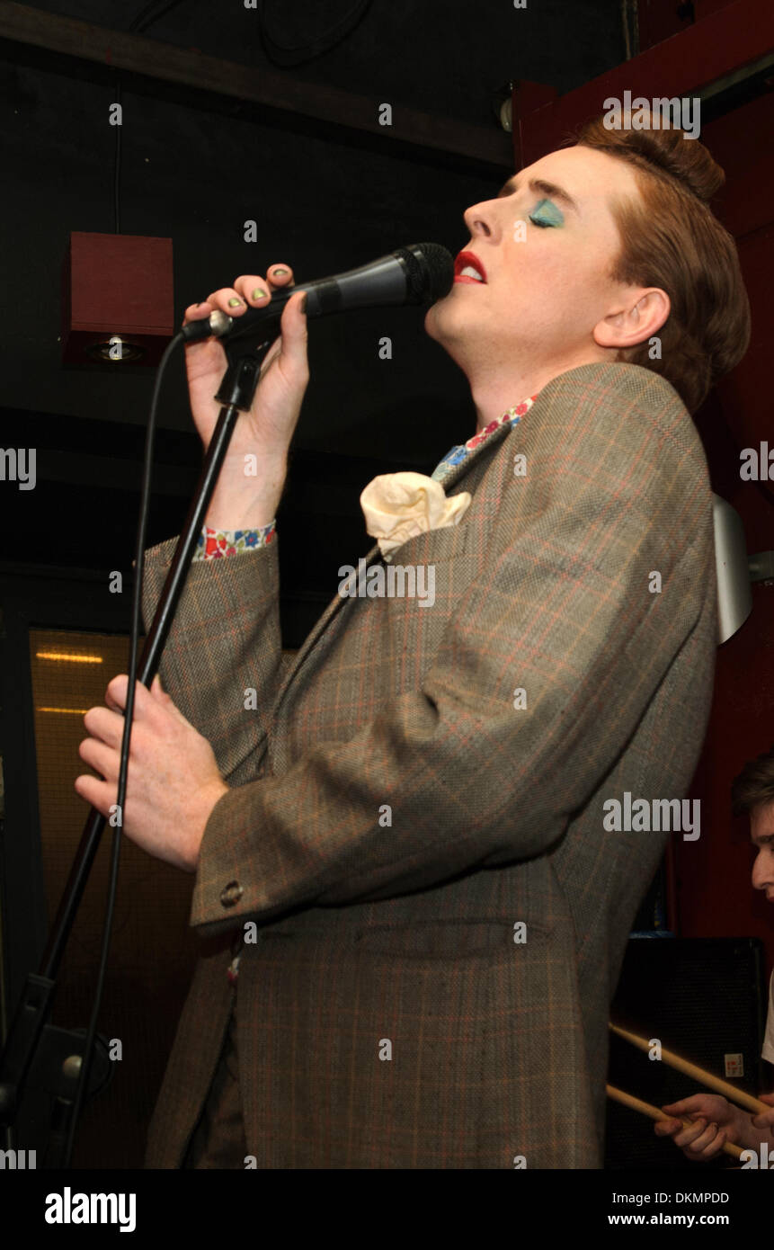 Berlin, Germany. 05th Dec, 2013. British singer Alexander Geist ...