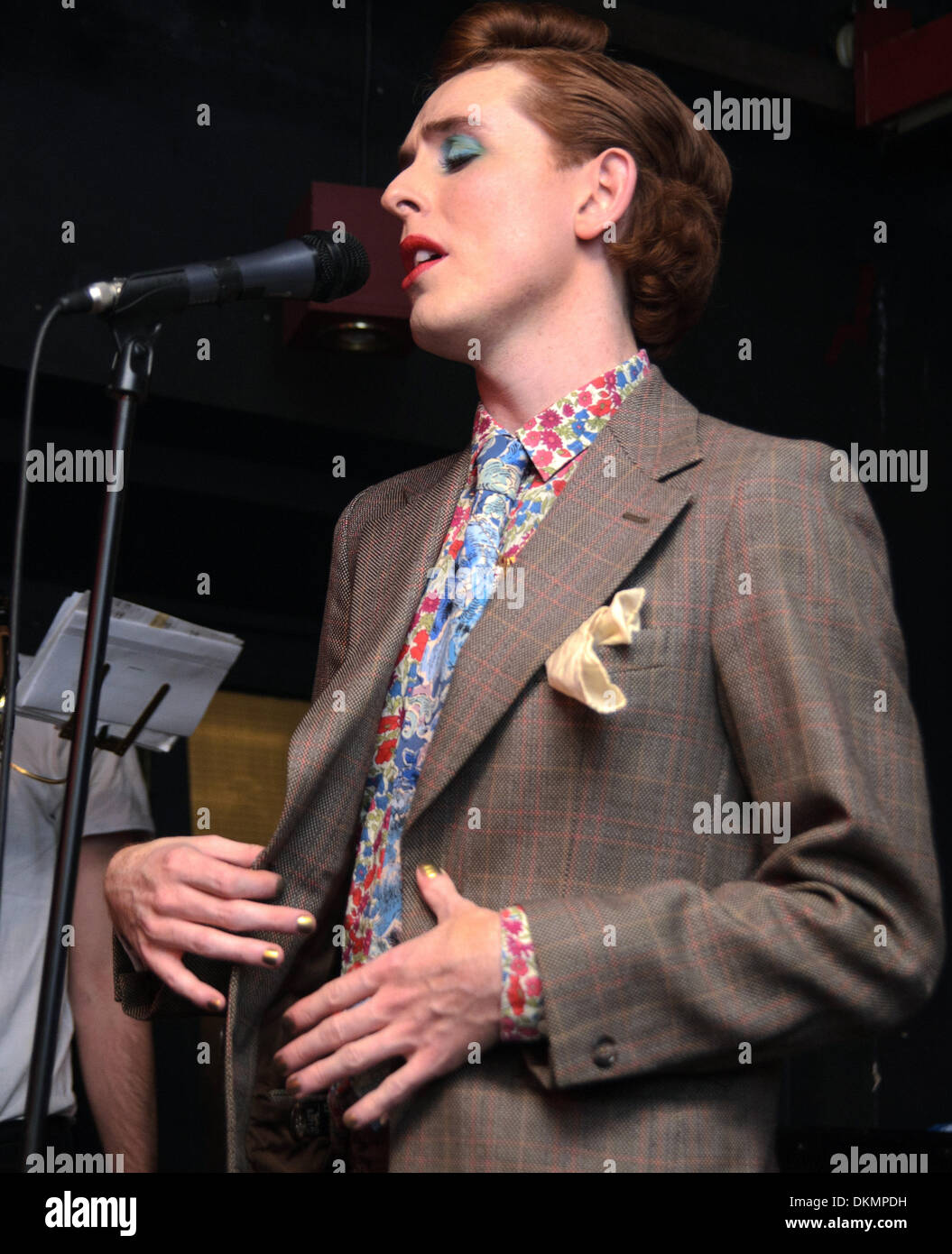 Berlin, Germany. 05th Dec, 2013. British singer Alexander Geist ...