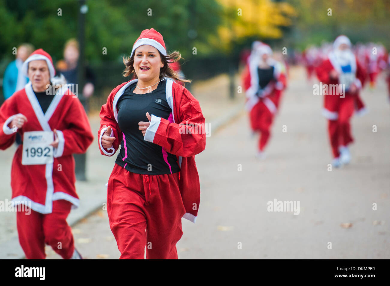 Women running london autumn hi-res stock photography and images - Alamy