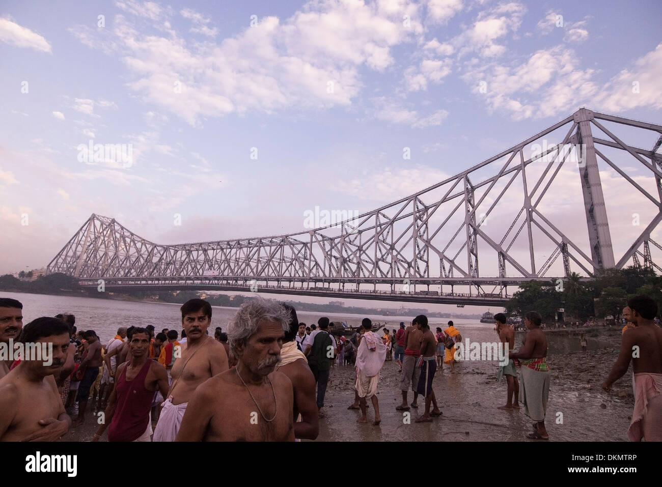 HOWRAH BRIDGE Hindu ritual by community bath in Ganga Stock Photo - Alamy