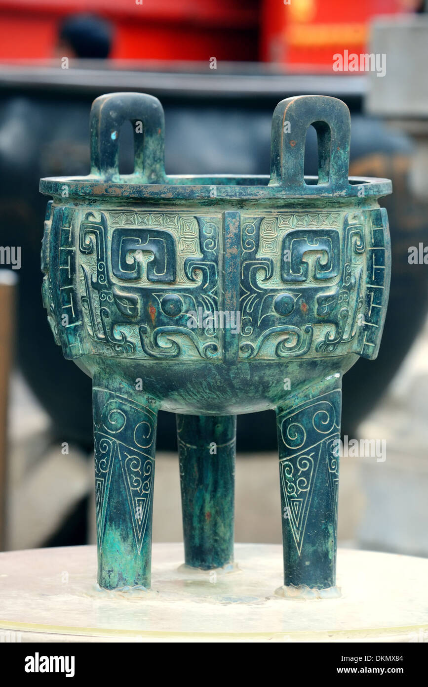Bronze ancient container in Beihai Park in Beijing Stock Photo - Alamy