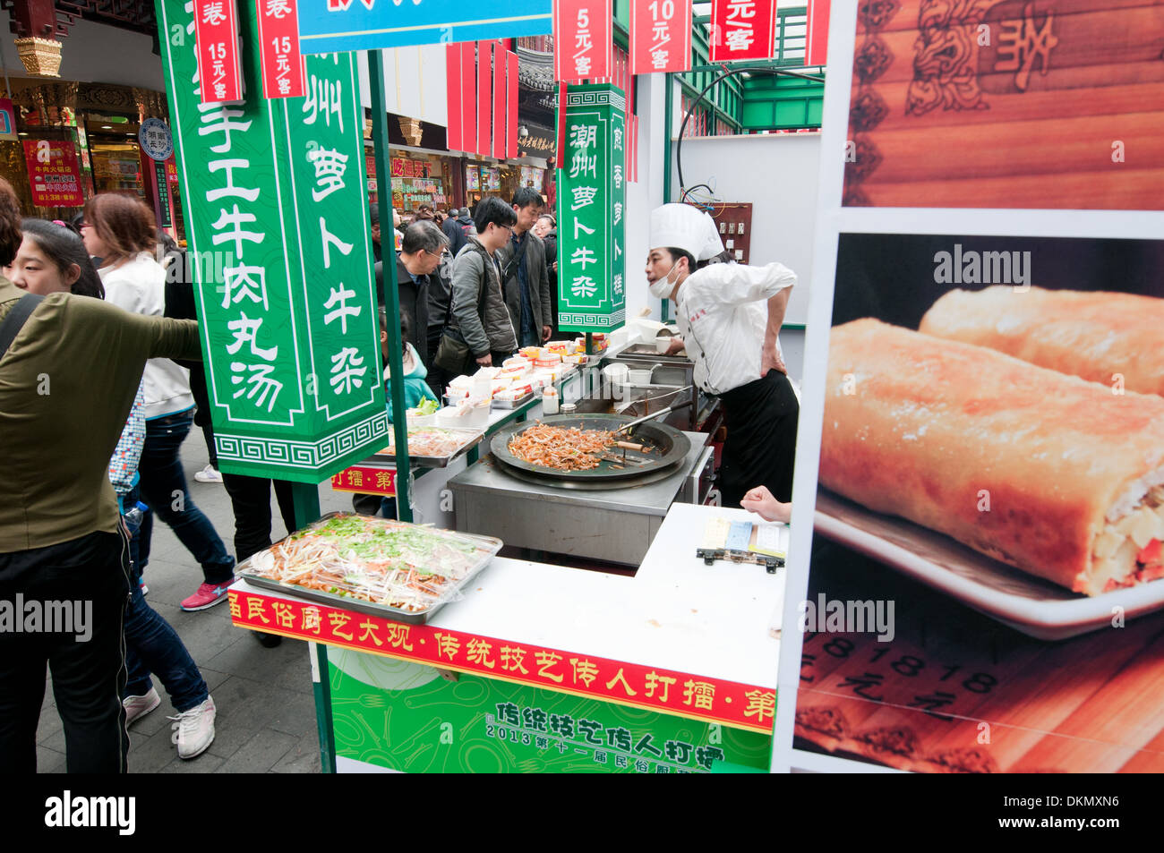 Shanghai china chinese food market shopping mall hi-res stock ...