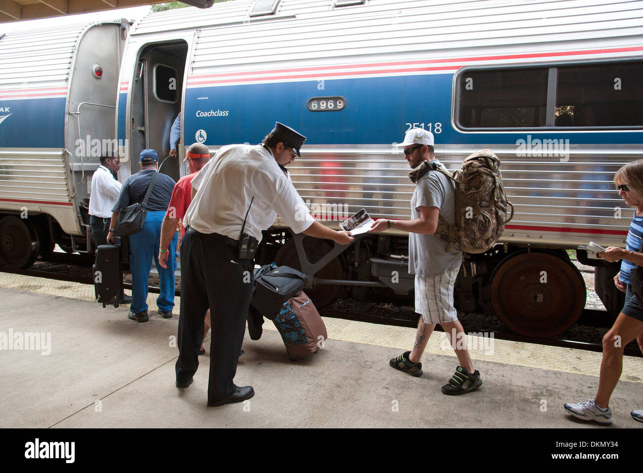 Amtrak check hi-res stock photography and images - Alamy