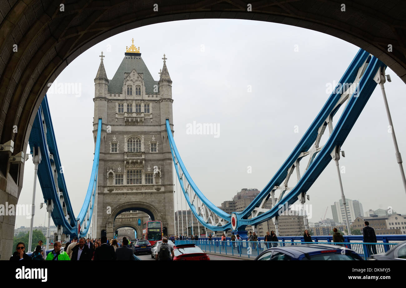 Tower Bridge with tourists and traffic Stock Photo - Alamy