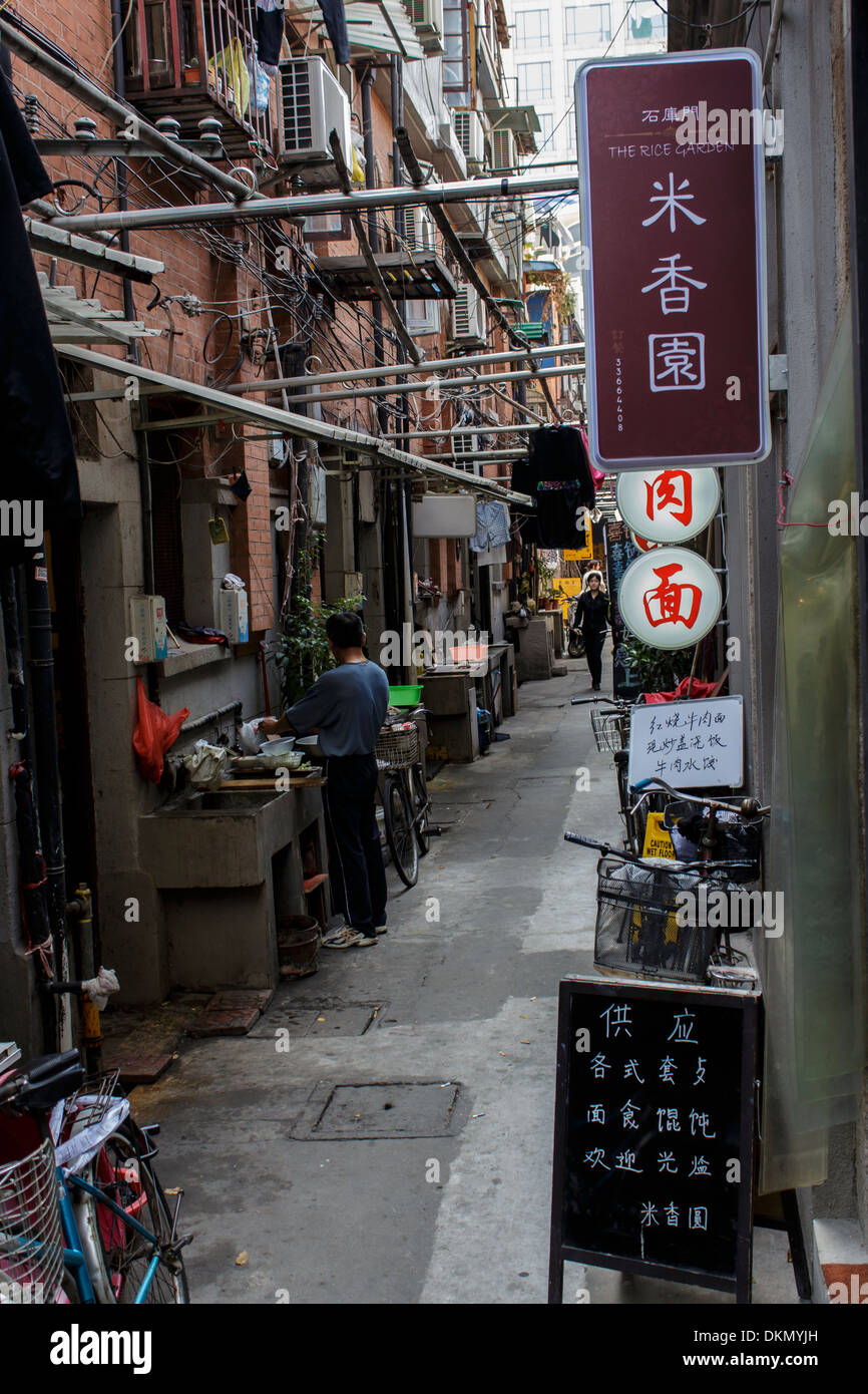 Traditional narrow old chinese street hi-res stock photography and ...