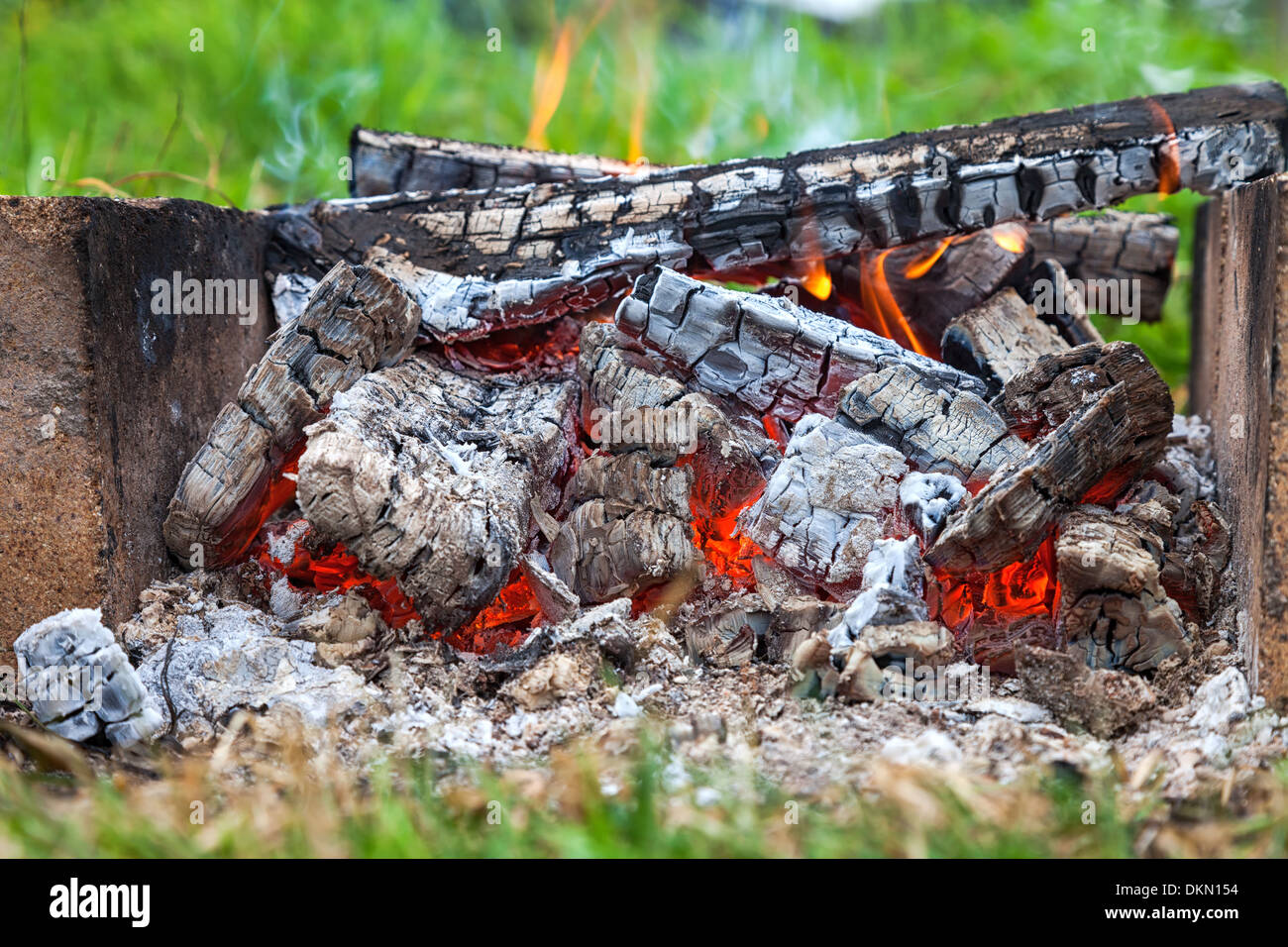 Closeup of warm fire burning in a campfire Stock Photo - Alamy