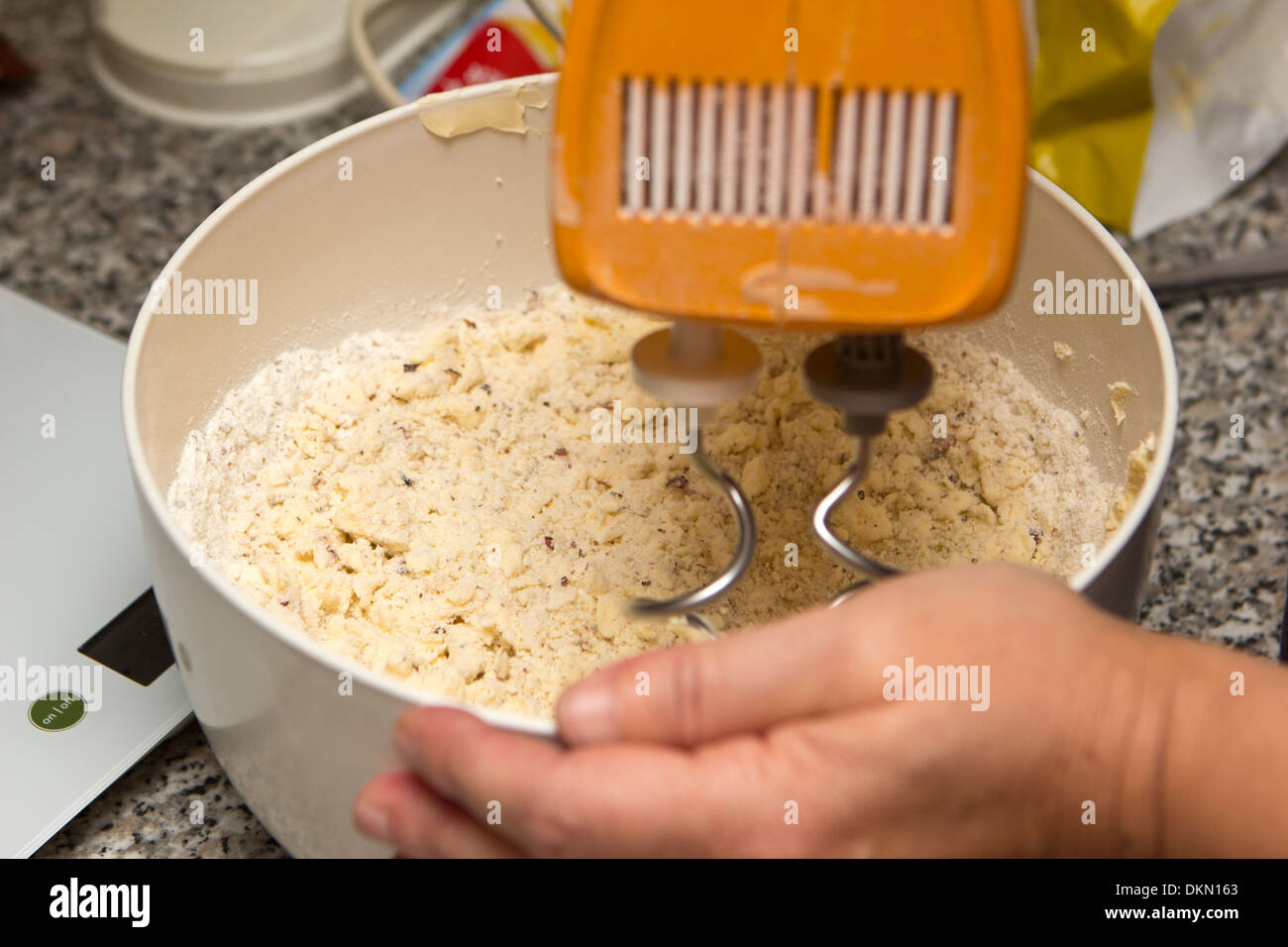 Hand mixer kitchen woman hi-res stock photography and images - Alamy