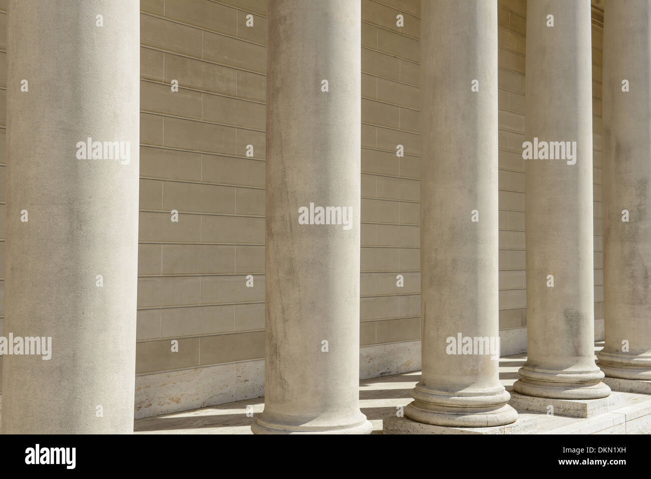 Support pillars hi-res stock photography and images - Alamy