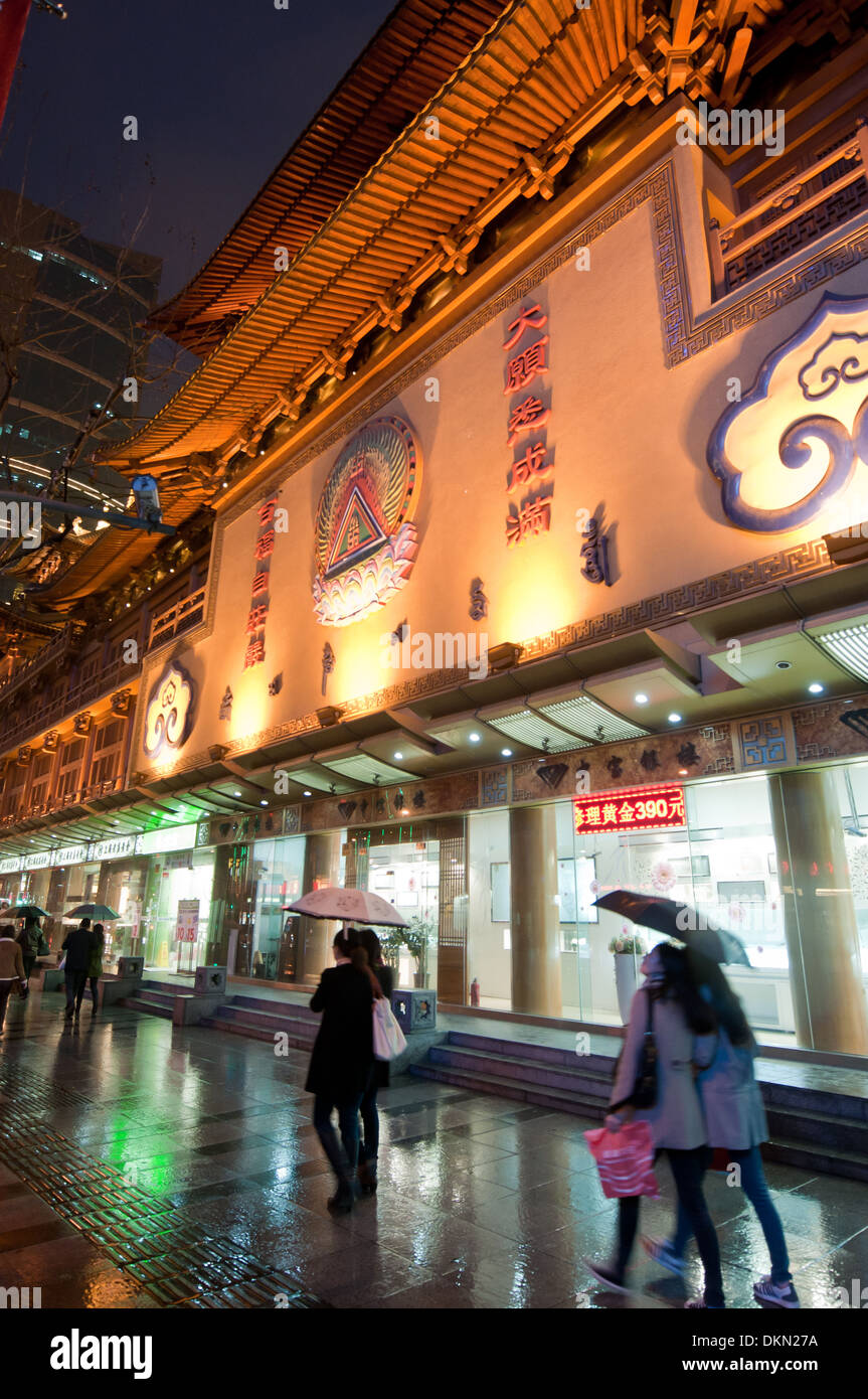 jewellery shops near Buddhist Jing'an Temple (Temple of Peace and ...