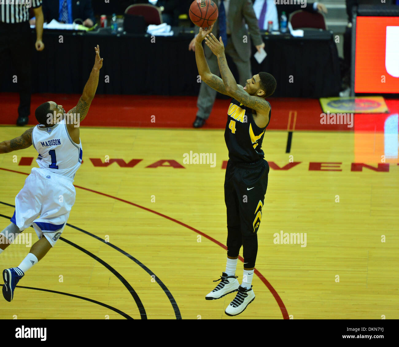 Des Moines, Iowa, USA. 7th Dec, 2013. December 7th., 2013: Iowa #4 Roy ...