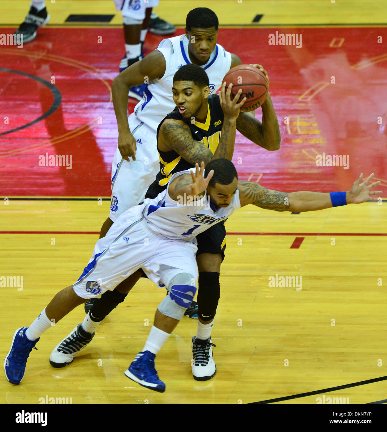 Des Moines, Iowa, USA. 7th Dec, 2013. December 7th., 2013: Iowa #4 Roy ...