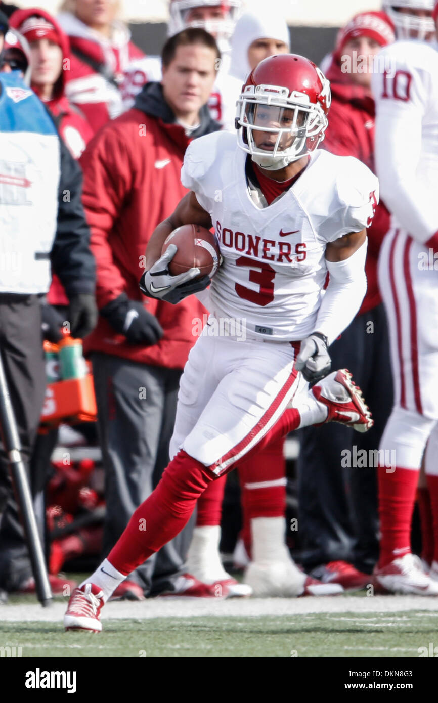 Sterling shepard 3 hi-res stock photography and images - Alamy
