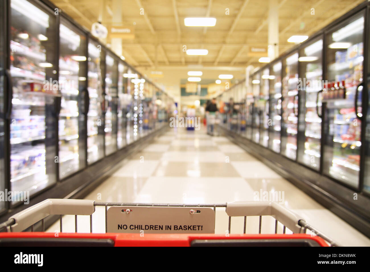 shopping cart in the aisle of a grocery store Stock Photo - Alamy