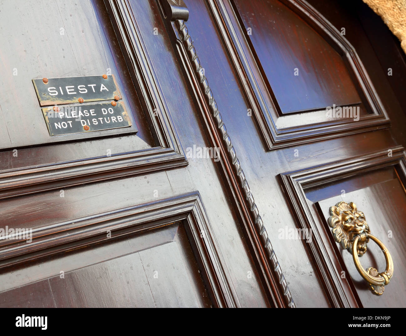 Siesta closed sign hi-res stock photography and images - Alamy
