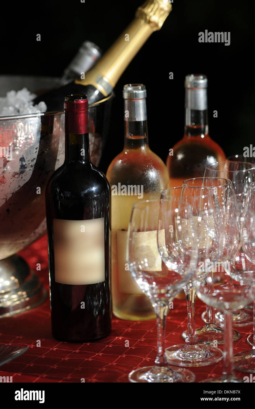 Waiter pouring wine restaurant table hi-res stock photography and ...