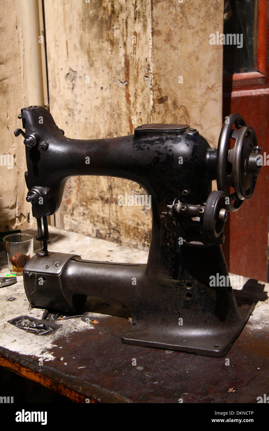 Old sewing machine Stock Photo - Alamy