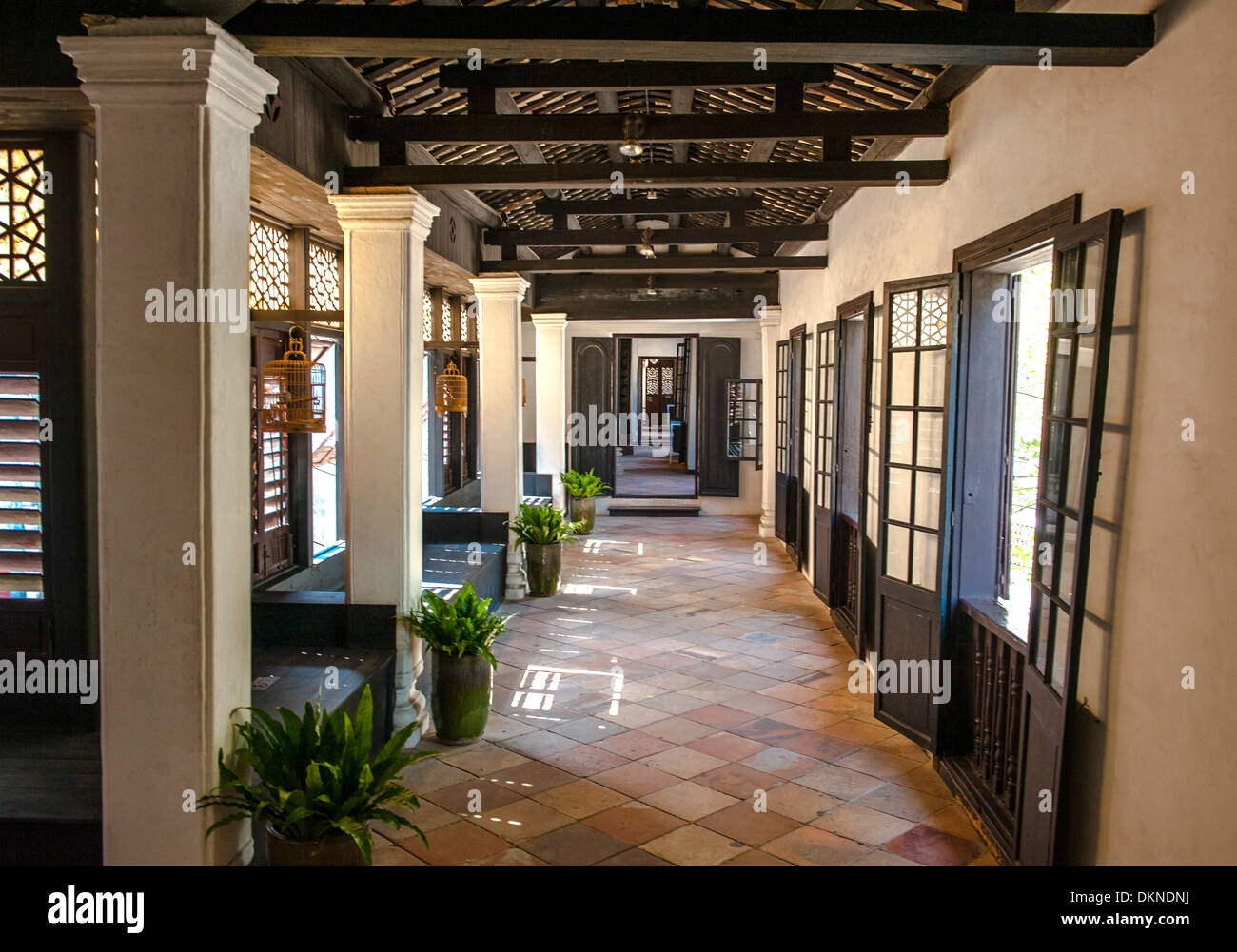 Chinese traditional house interior hi-res stock photography and images ...